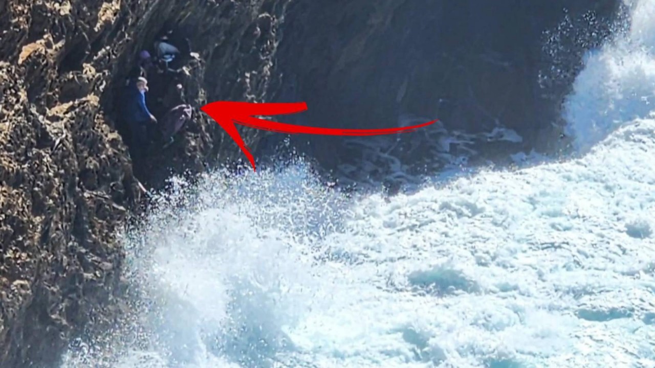 Rising tide traps tourist family on Australian coast