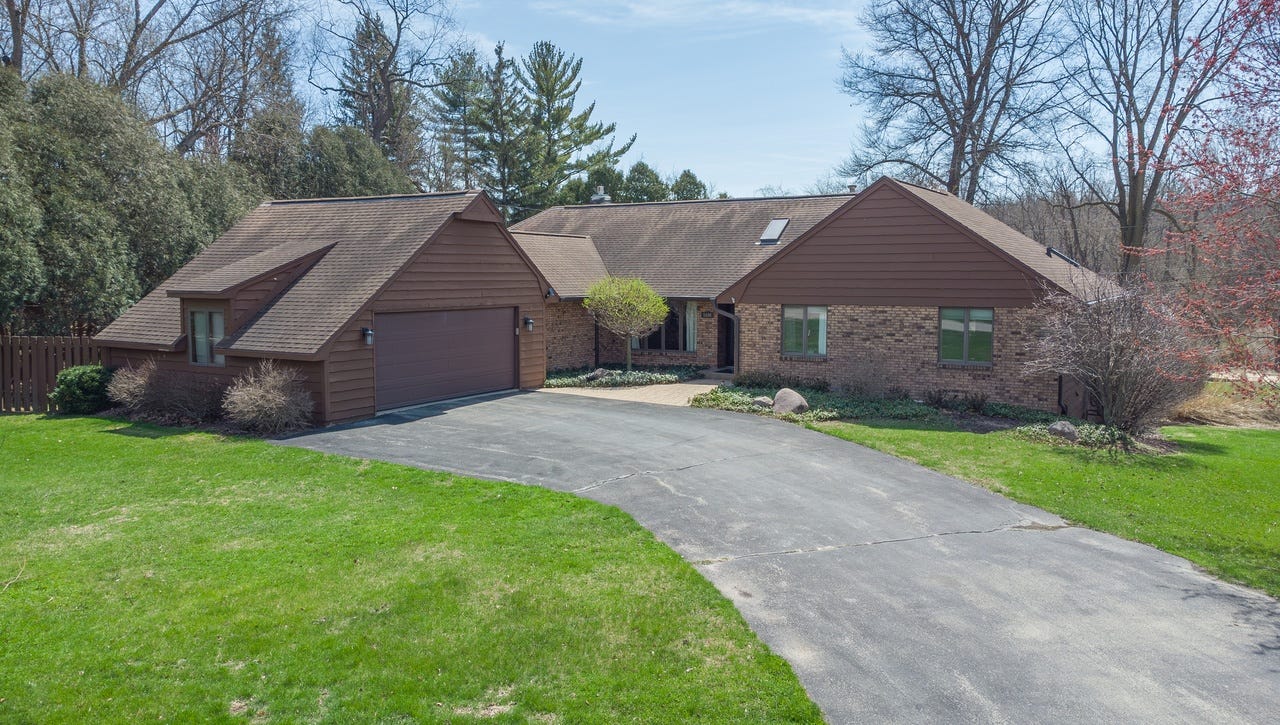 On the market: 4-bedroom, 4,500-square-foot Freeport open concept home