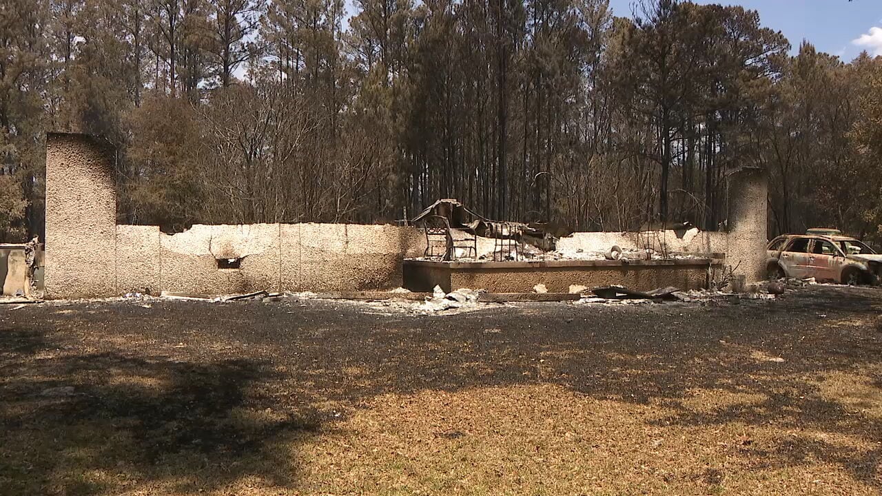 Georgia wildfires: 120 homes destroyed, nearly 1,000 threatened, Gov ...