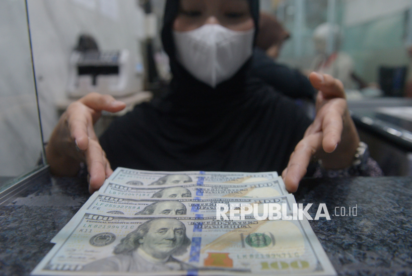 Rupiah ditutup melemah ke Rp 17.966 per dolar AS, sentuh level terendah ...