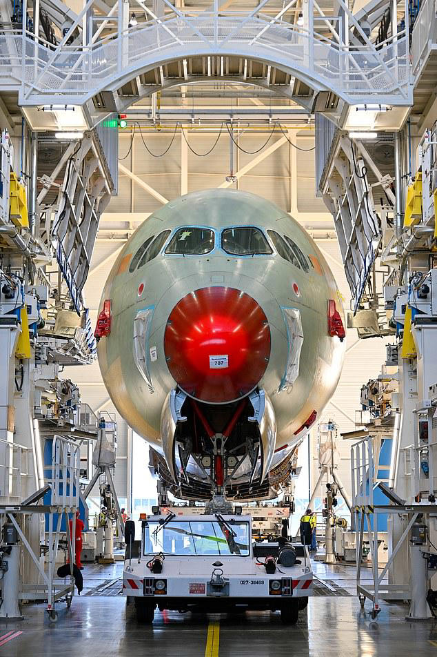 The world's longest flight is set to take off from Sydney to London in 2027