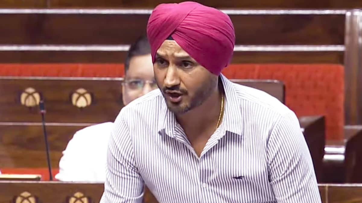 Cricket icon Harbhajan Singh joins BJP; joins Raghav Chadha in quitting AAP