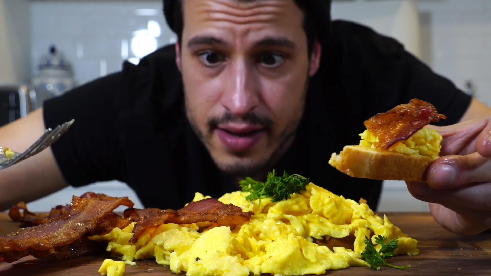 How to make perfect bacon and scrambled eggs
