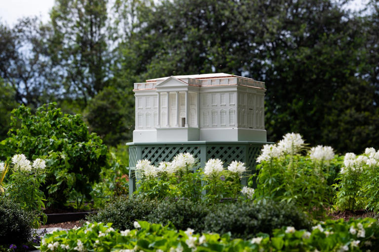 New beehive, crafted by local artisan, now graces South Lawn of White House