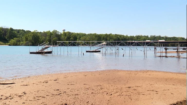 Low water levels at SC lake lead to surge in stranded boats amid ...
