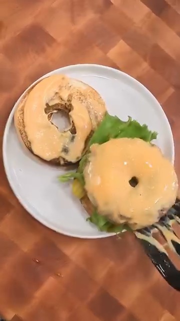Bagel cheeseburger cooking challenge