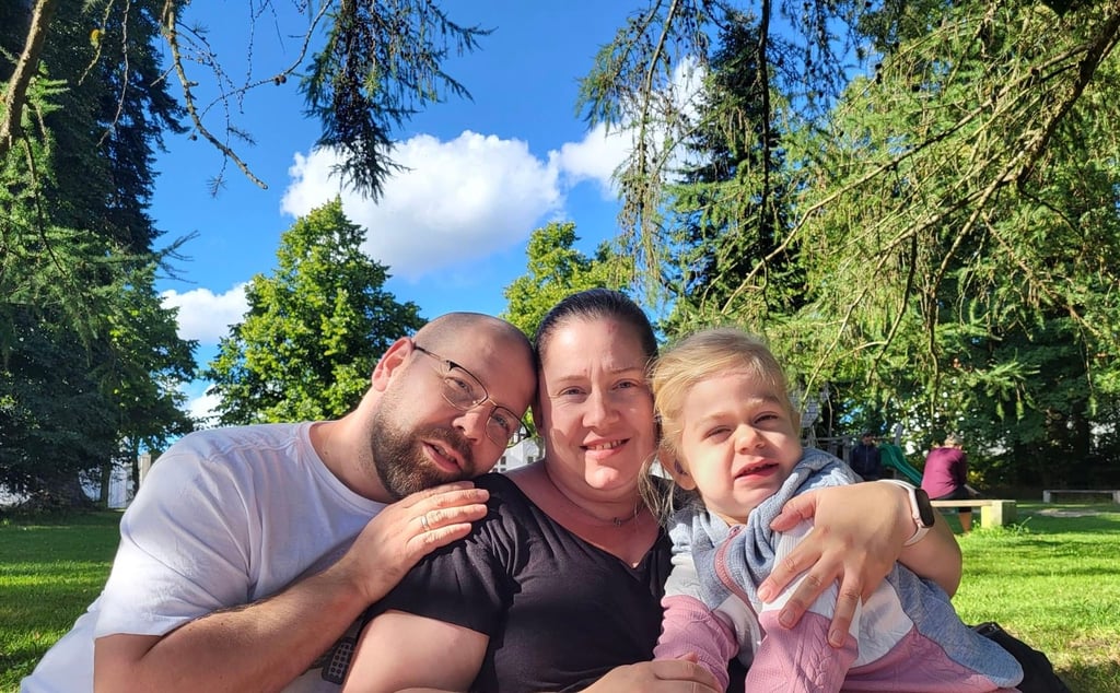 Emilia ist 4 Jahre alt und dement: Jetzt haben Mama und Papa nur noch ...