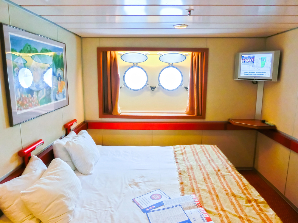 Things travel agents hide about booking family cruises