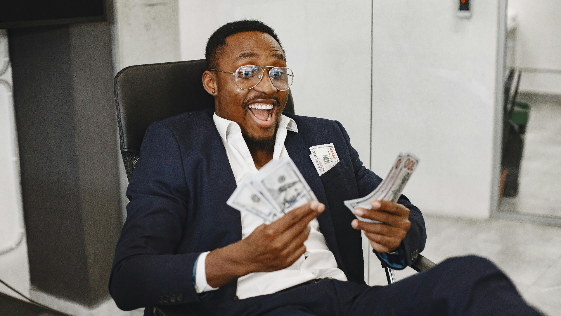 10 things you should do if you win the lottery & 10 foolish things that ...