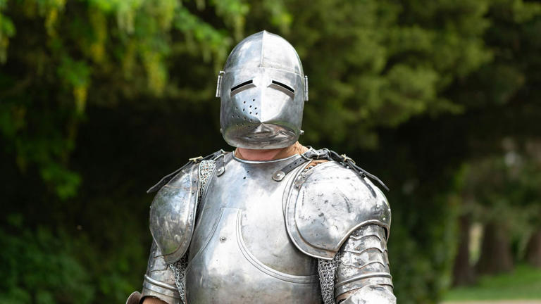 Six-time cancer survivor to run London Marathon in 27kg suit of armour