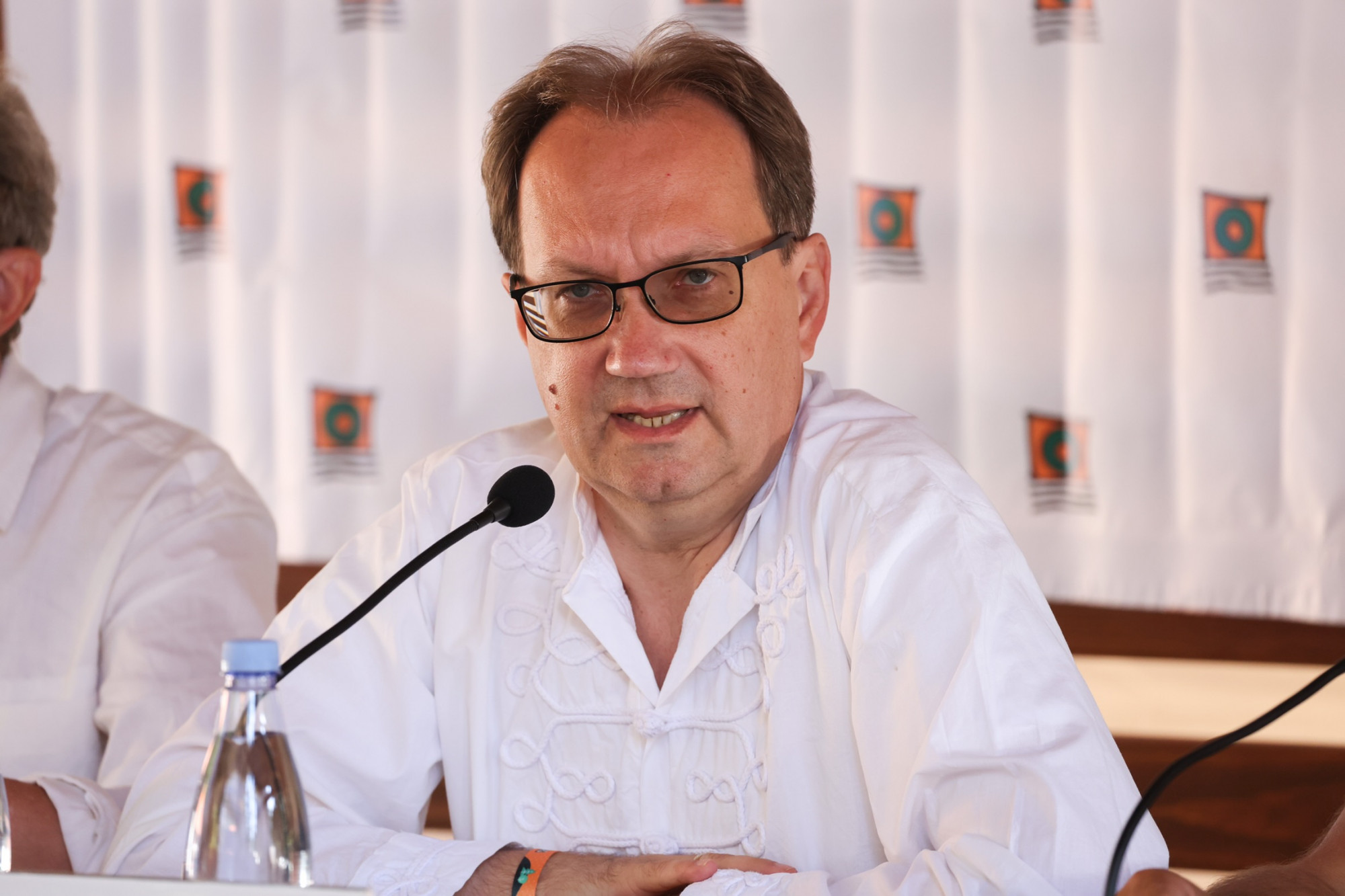 Az idióta szövegíró miatt még annál is jobb Hoppál Péter karnagy ...