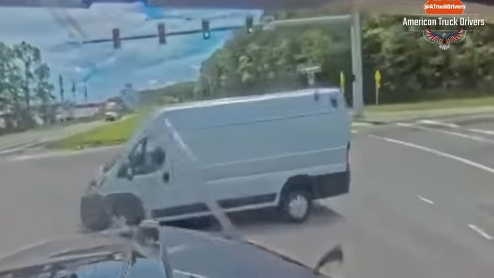 Think twice before you run a red light - unlike this brainiac, you ...