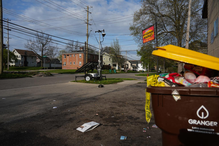 6 shot in Lansing mass shooting, including 2 children. Shooter sought