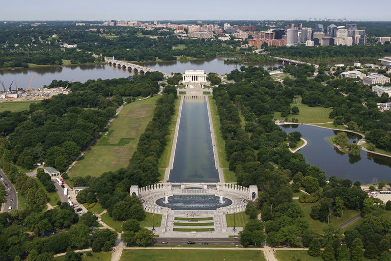 Trump shares plans to turn 'filthy' Lincoln Memorial Reflecting Pool ...
