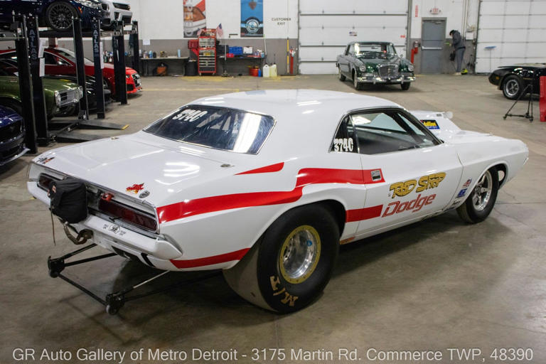 Race-ready 1970 Dodge Challenger HEMI Pro Stock build
