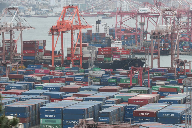 South Korea's surprise growth spurs 3% forecasts