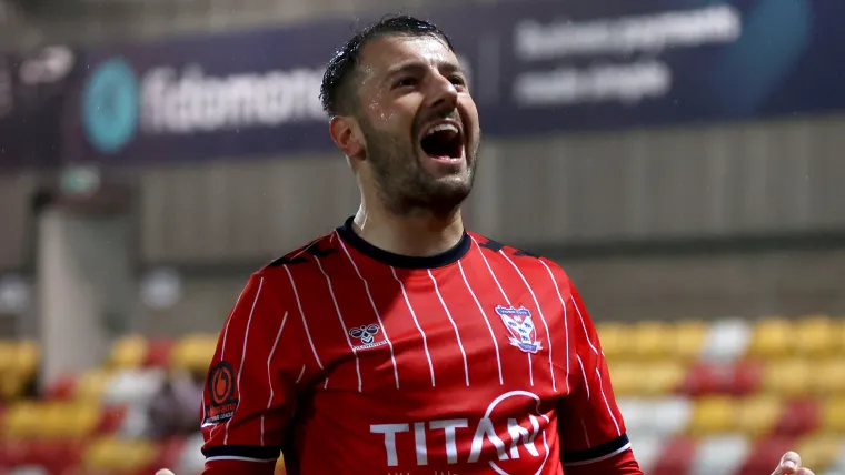 Is this the world's greatest title race? Rochdale, York City face ...
