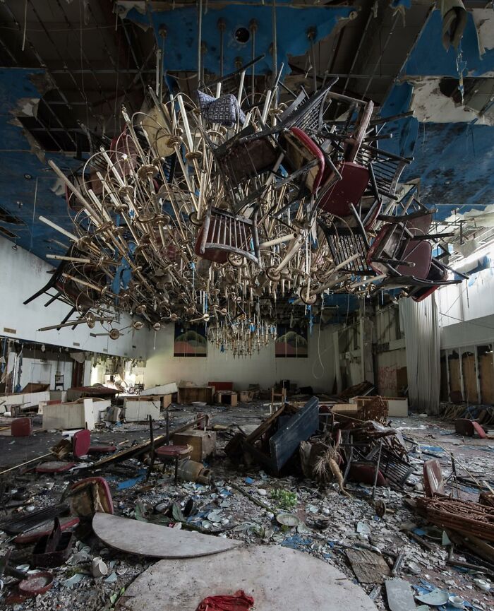54 photos of creepy places lost to time