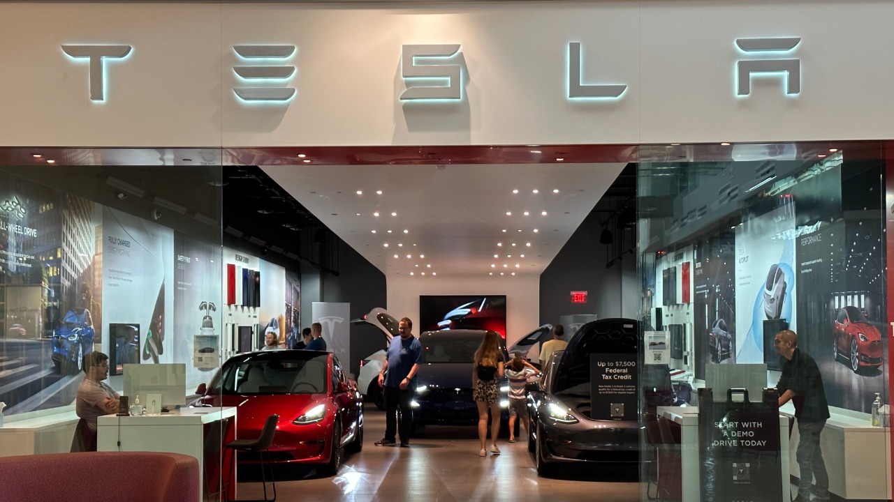 Tesla offers hardware upgrades or trade-in discounts for older self ...