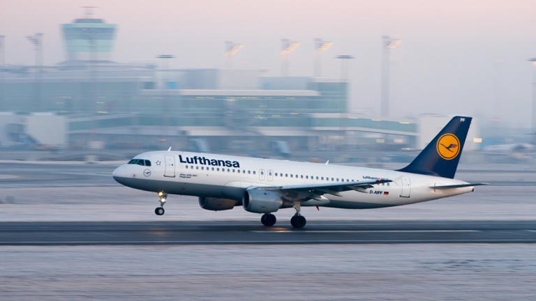 Airlines cut thousands of summer flights as schedules shrink across Europe