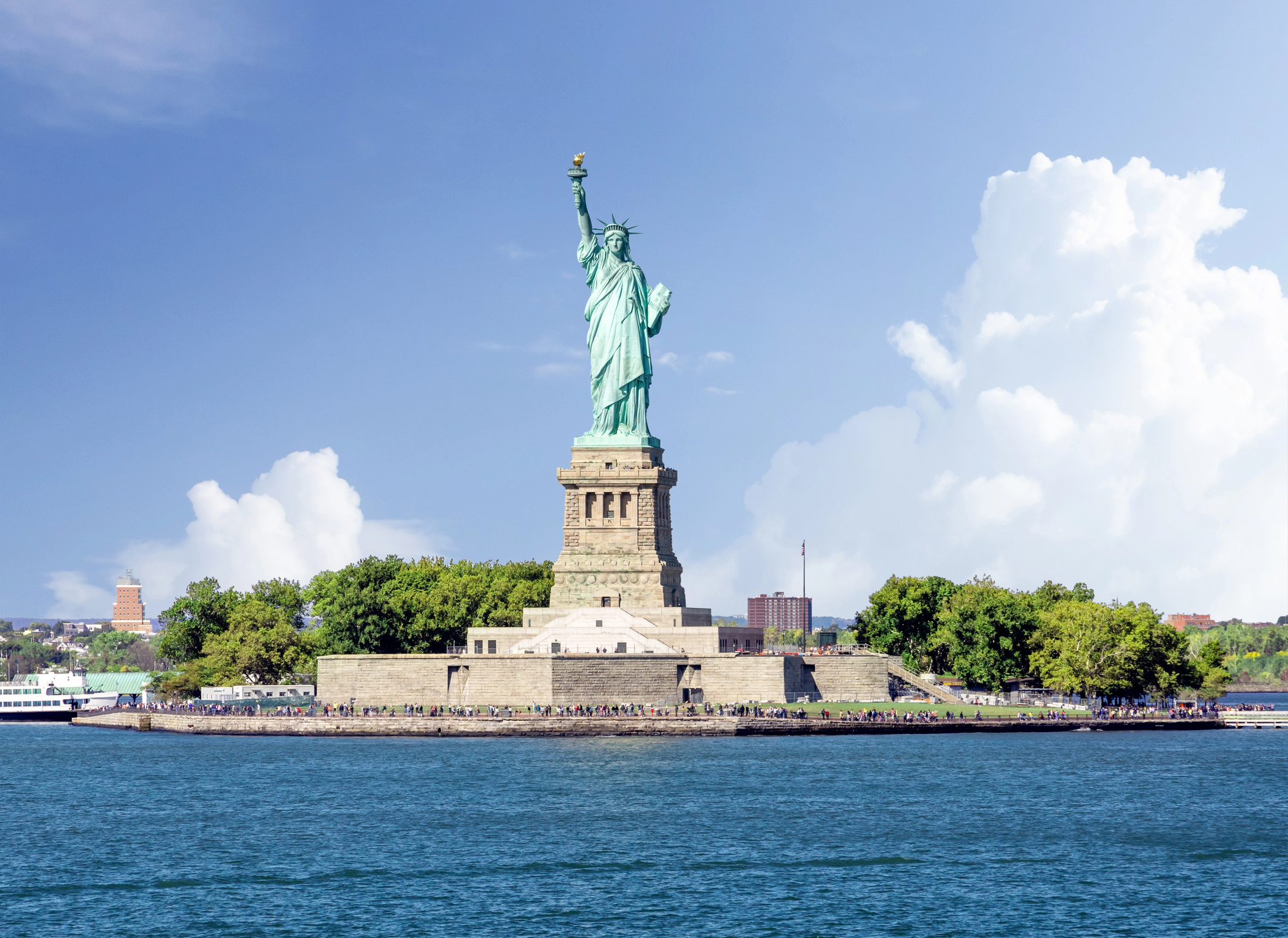 Photos of world-famous landmarks during their construction