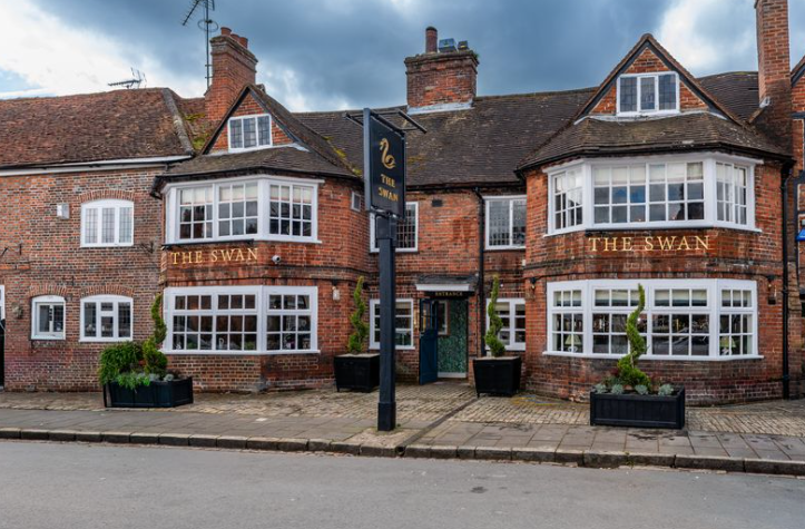 Amersham pub reopens after 4-week renovation including bar and beer ...