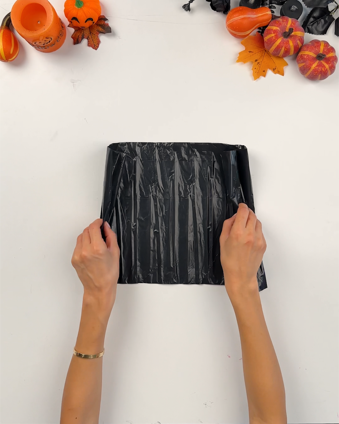 Spider web decor straight out of trash 🕸️🕷️