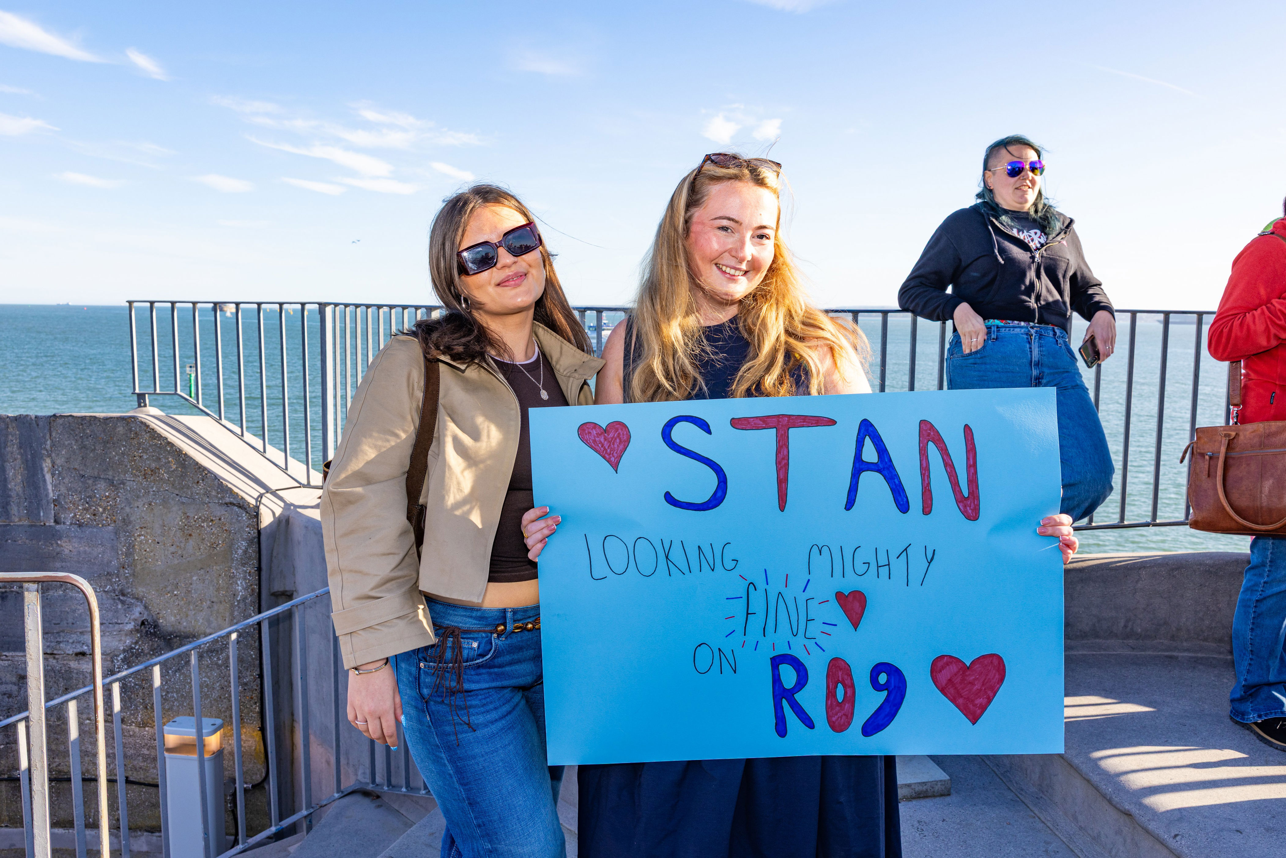 HMS Prince of Wales: Crowds descend on Hot Walls to see Royal Navy ...