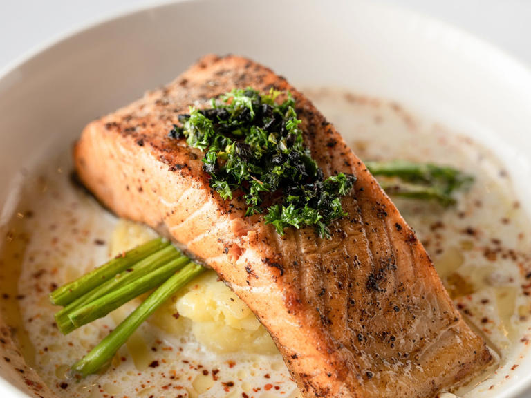 How to make salmon in an air fryer in 10 minutes