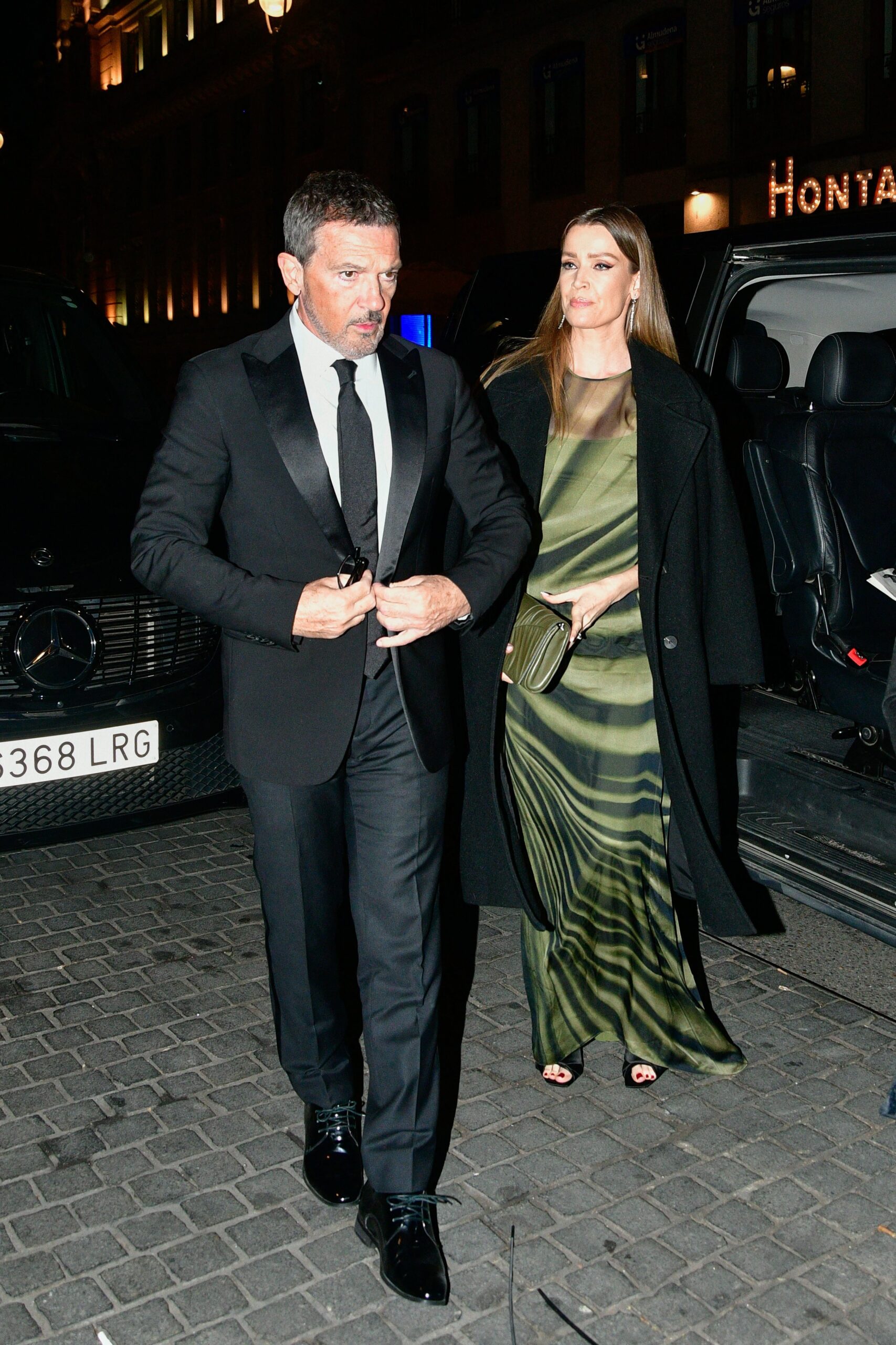 Antonio Banderas struggling to ‘keep up’ with girlfriend Nicole Kimpel ...