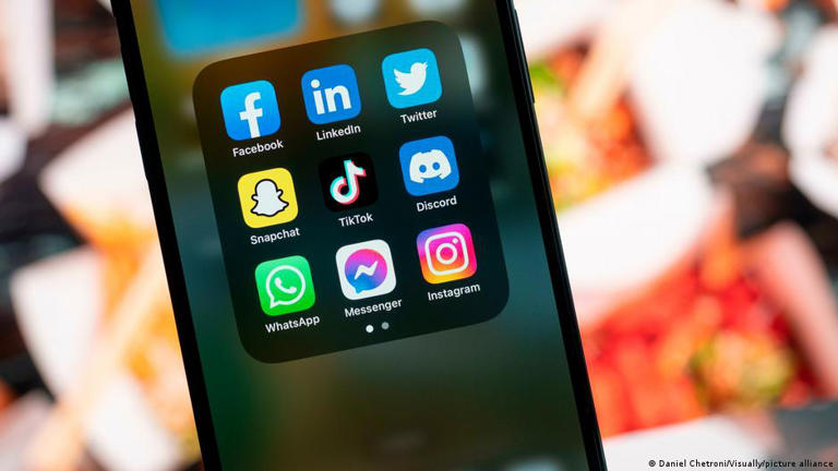 The silent power of memes