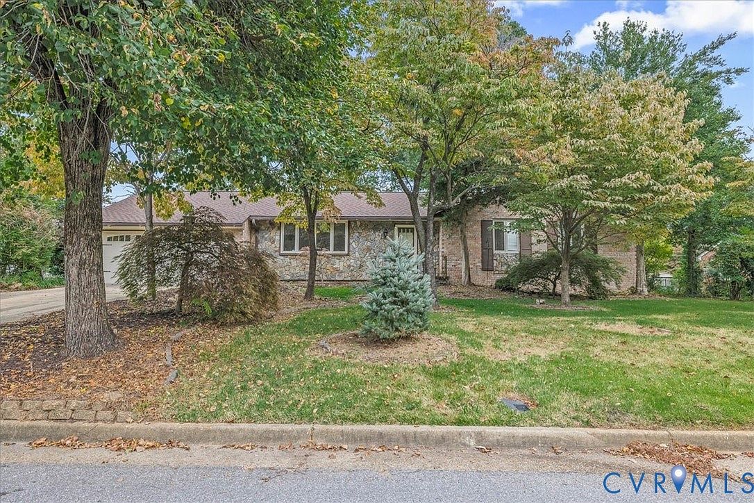 Explore a 1967 ranch-style home in Colonial Heights, Virginia ...