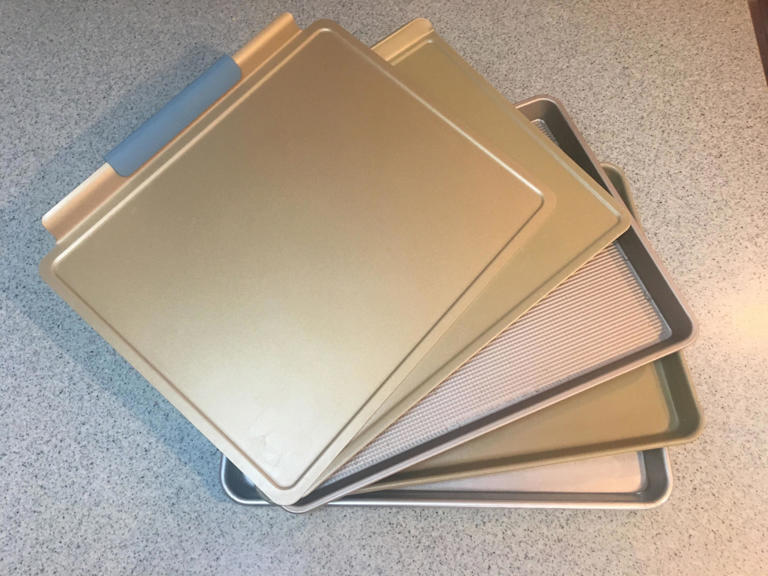 How to clean baking sheets so they look like new