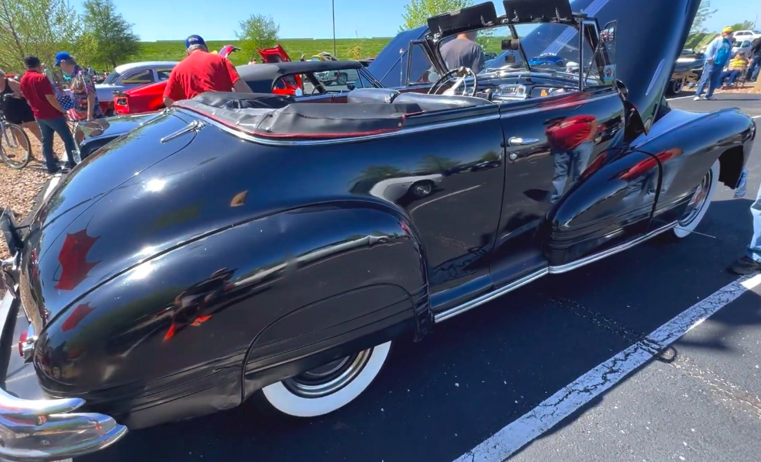 États-Unis : Il y a 61 ans, un jeune de 15 ans a reçu une Pontiac ...