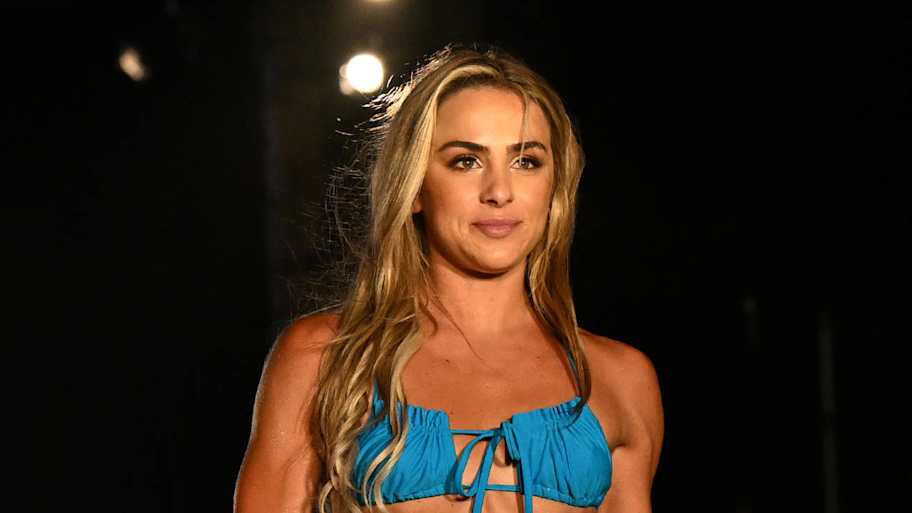 Carson Beck's ex-girlfriend Hanna Cavinder flexes gym fit amid NFL draft