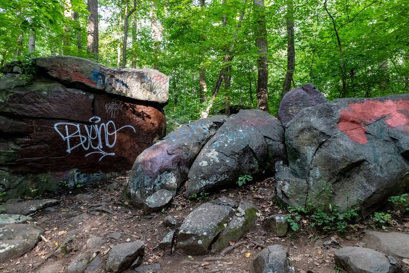 This Pennsylvania boulder field makes the rocks ring like bells when ...