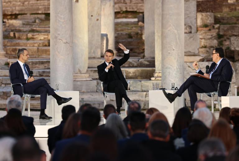 «Θα είμαστε εδώ αν η κυριαρχία σας απειληθεί»: Η συζήτηση Μακρόν ...