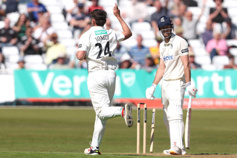 Tongue stars for Nottinghamshire again as Walter makes Surrey toil