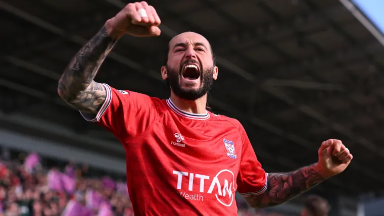 Is this the world's greatest title race? Rochdale, York City face ...