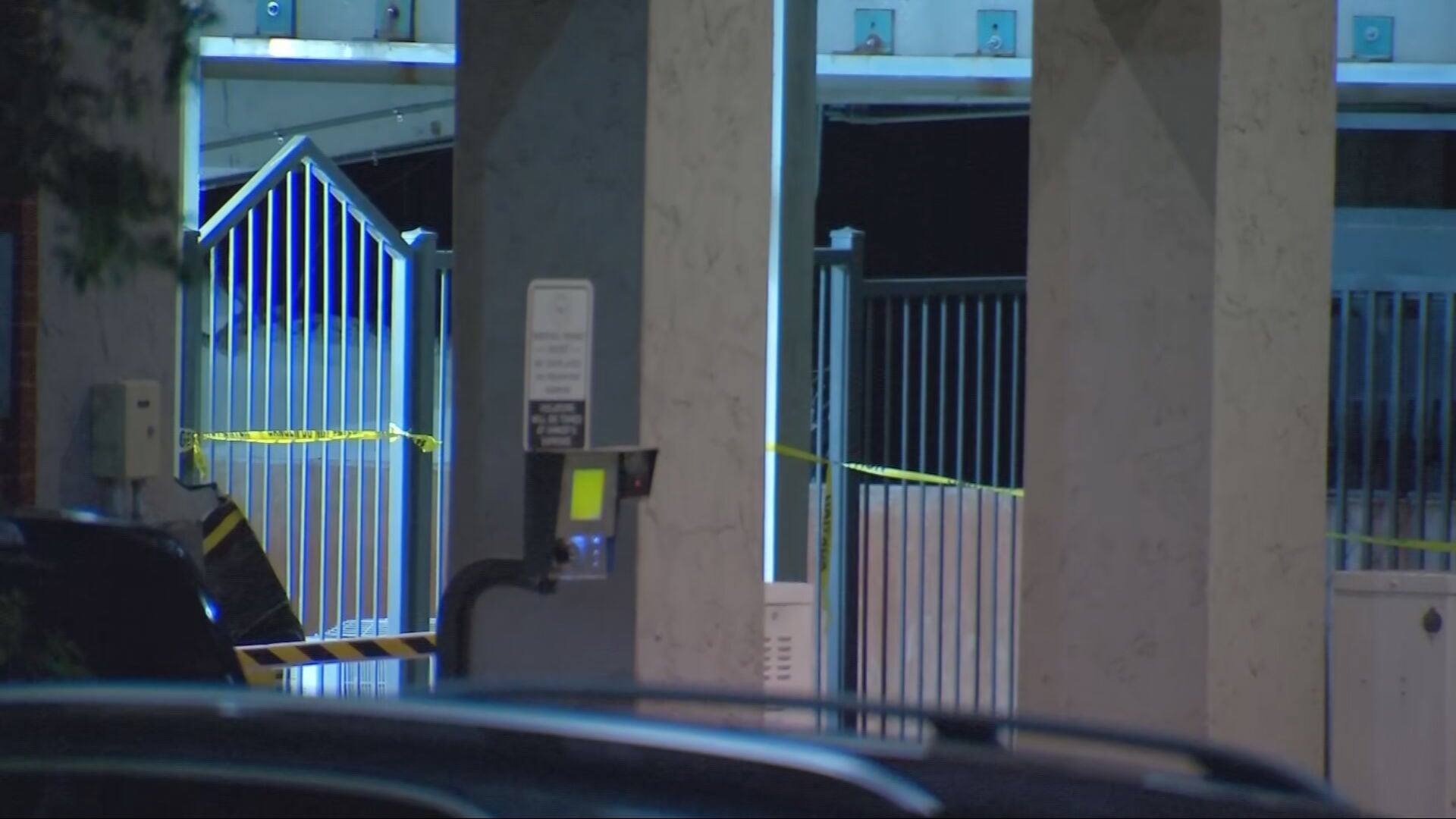 Parking garage partially collapses at North Shore apartment complex ...