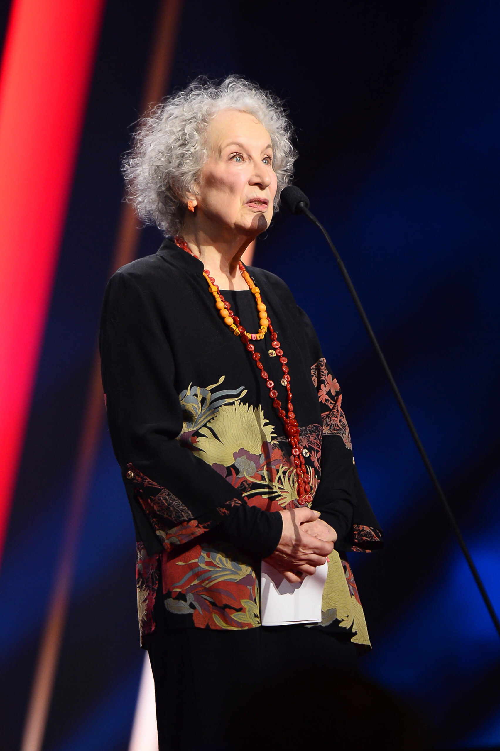 5 essential Margaret Atwood novels to discover and grasp the full ...