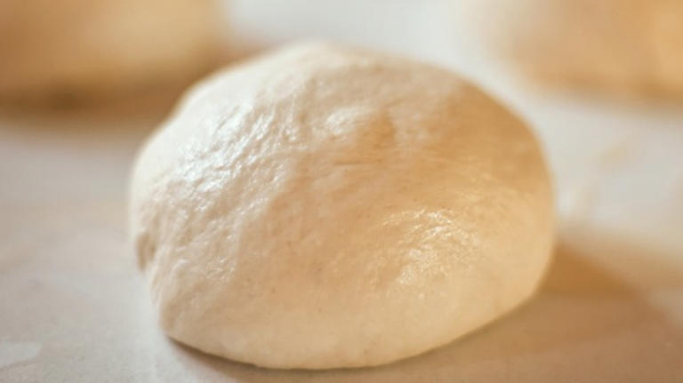 How to make crispy restaurant-worthy pizza without the stone