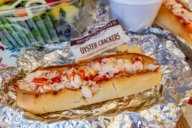 CT's top lobster roll restaurants for 2026, according to Connecticut ...
