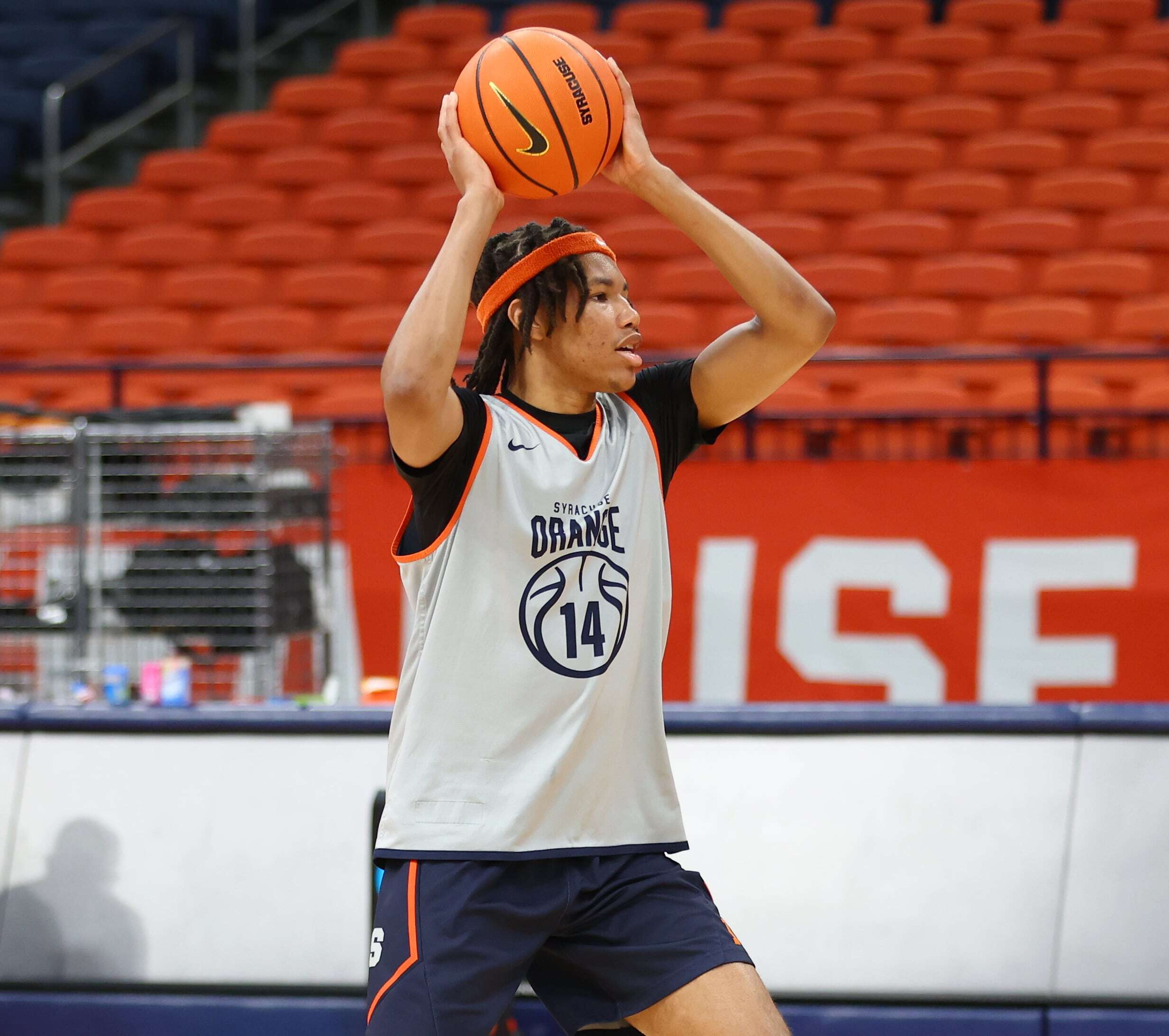 Syracuse freshman picks new school via transfer portal