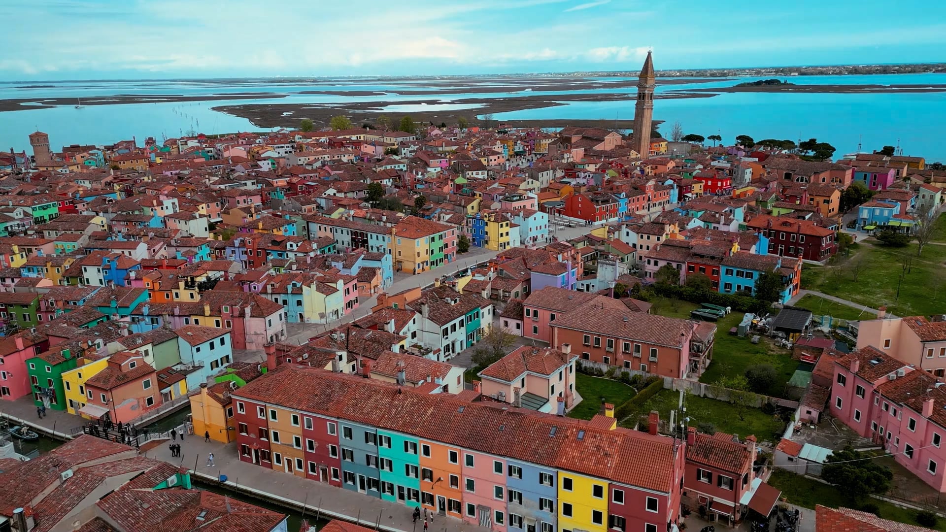 Bird's-eye view of Burano: Venice's colorful treasure - Worldwide