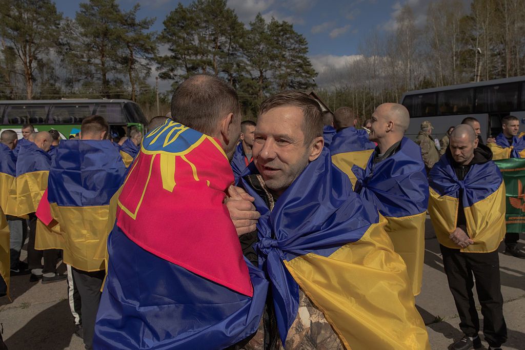 Ukraine war latest: Russia, Ukraine trade 193 POWs each as commanders ...