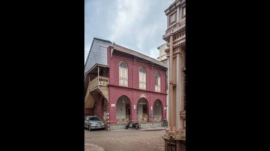 Review: Navsari tales by Berjis Desai