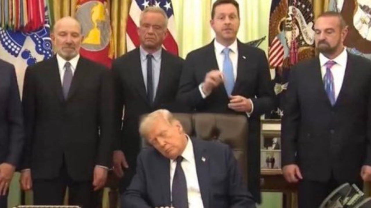 Did Trump fall asleep in the Oval Office? Viral photo debunked