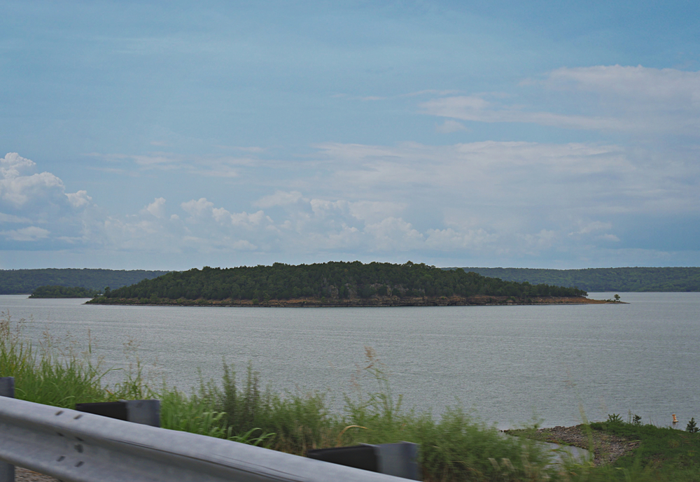 The Ozark foothills of Oklahoma hide a lake with cliffs, ruins, and ...