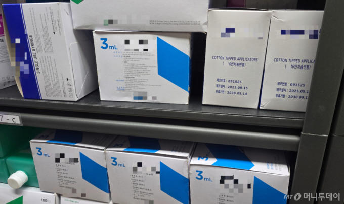 값은 오르고 새벽마다 품절… "주사기 얼마 안 남았어요" 병원들 비상